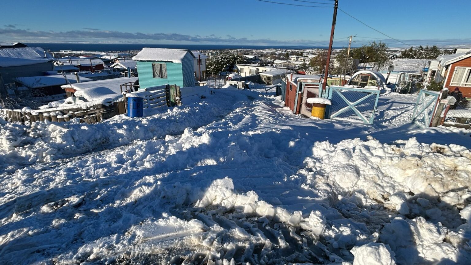 Nevada dejó más de 30 centímetros de nieve y complicó accesos en Camino ...
